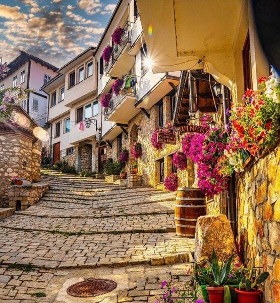 Cheer up, Macedonia! - Macedonian Content Farmers Podcast