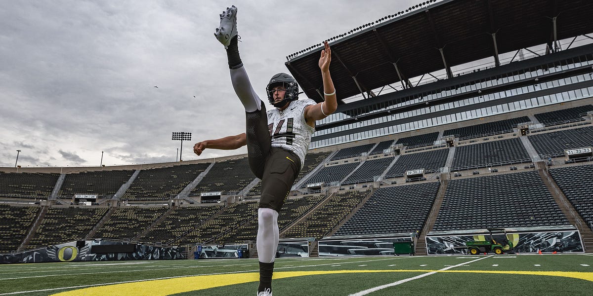 Oregon's 6-Star punter is having a better Christmas break than you