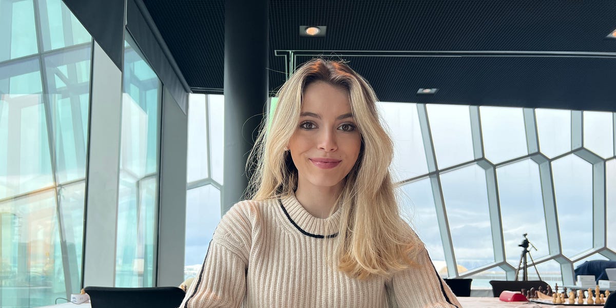 Anna Cramling is playing games with you - by Eric Alt