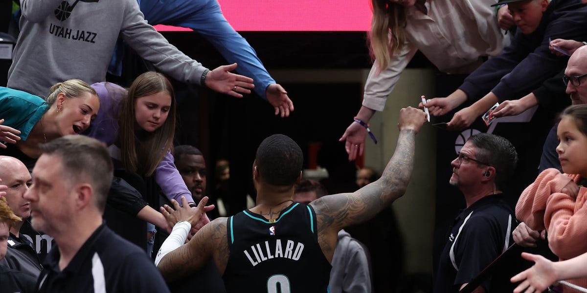 Canzano: Damian Lillard -- and Trail Blazers fans -- stuck together