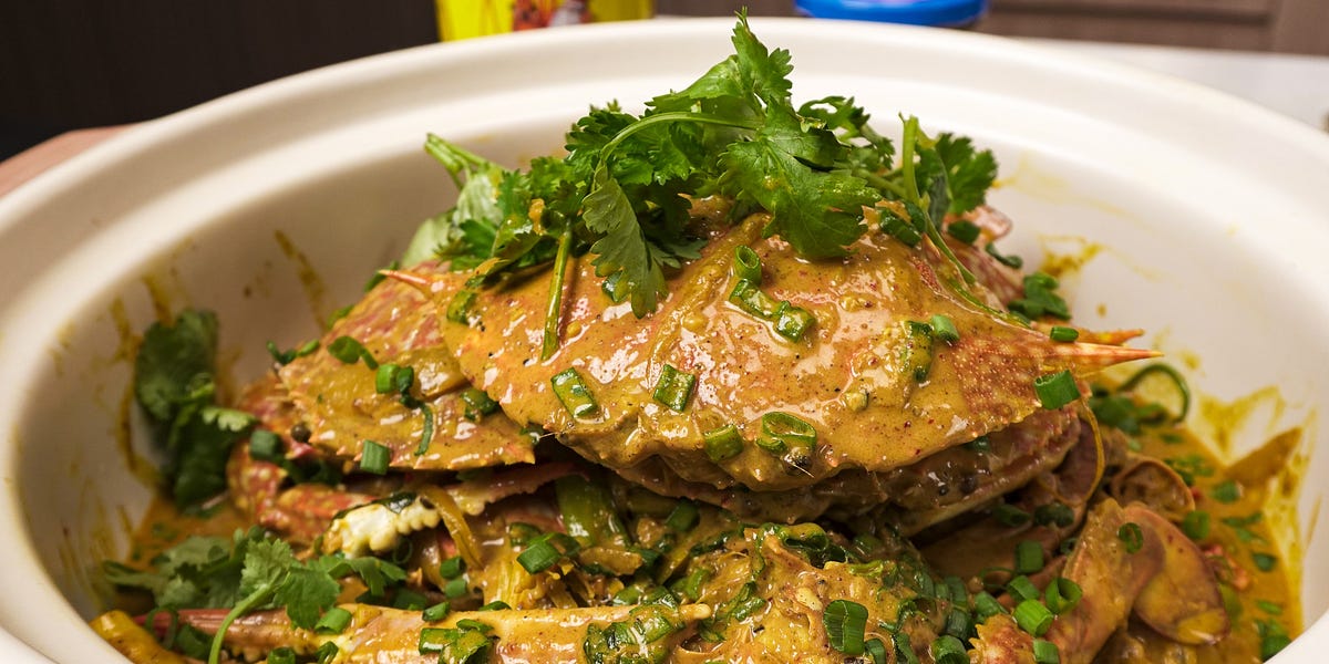 Poo Pad Pong Karee (ปูผัดผงกะหรี่): A deliciously spicy and rich Thai ...