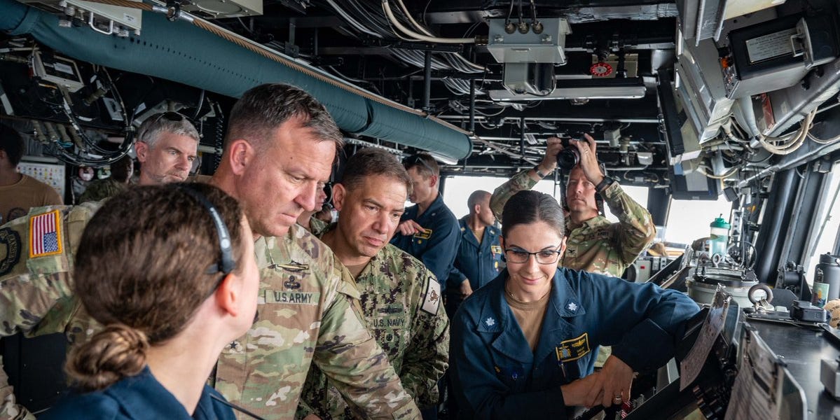 CENTCOM Commander Conducts Strait of Hormuz Transit and Visits United ...