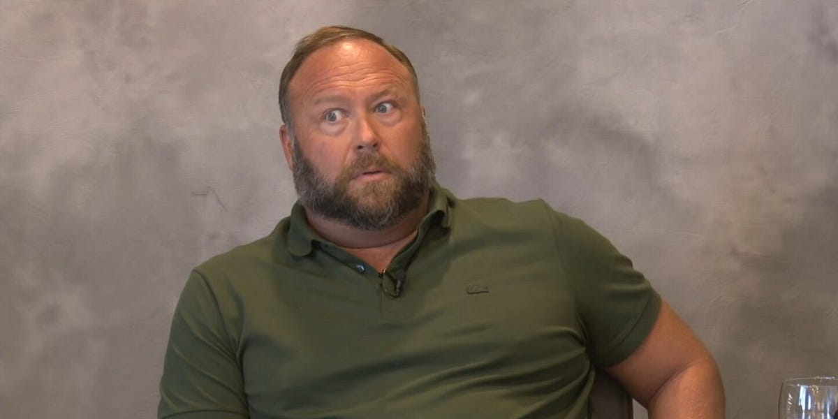 Theory of Change #050: Liz Dye on the many lawsuits against Alex Jones