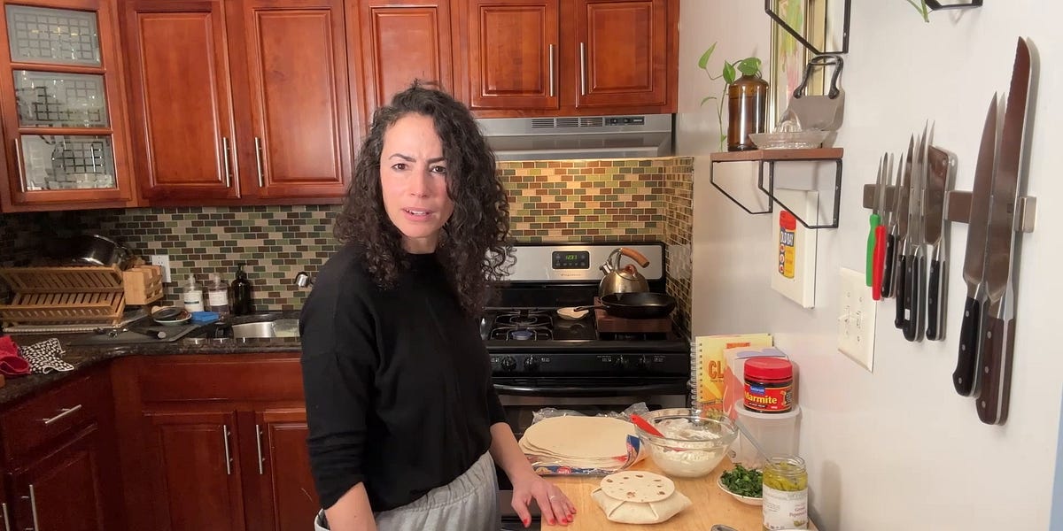 piZzA cRunChwRaP viDeO ! - by Farideh Sadeghin