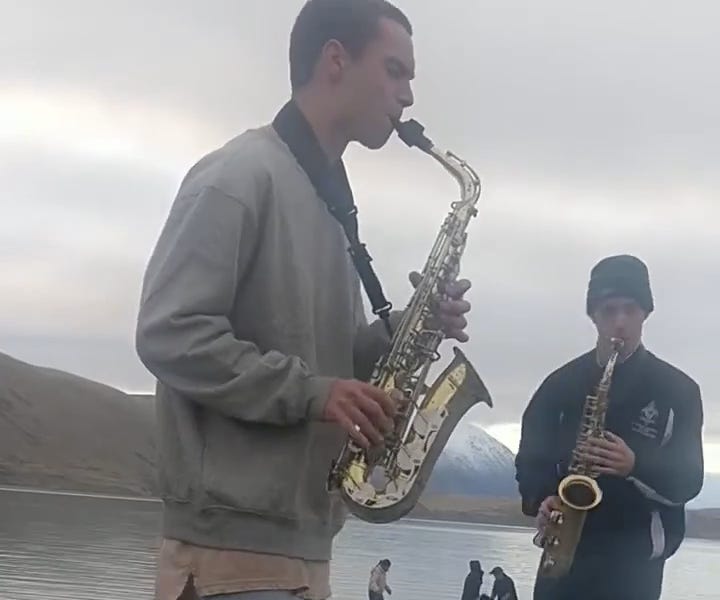 Sax. - by Iam Beauchamp - Fictions.