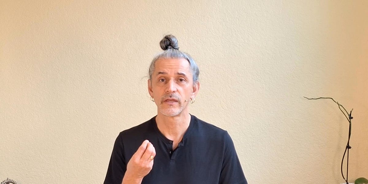 Range of Action - by Ruben Vasquez - Simple Yoga - Present