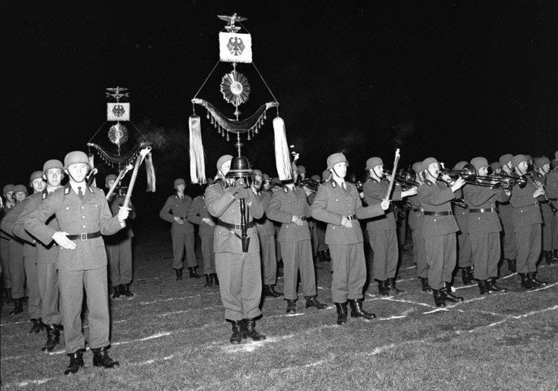 Ziemlich deutsch: der Schellenbaum - by Oliver Pöttgen