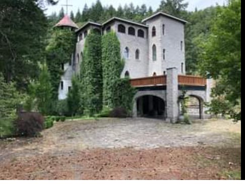 Ephemera: Bob's Castle - Chuck Palahniuk's Plot Spoiler