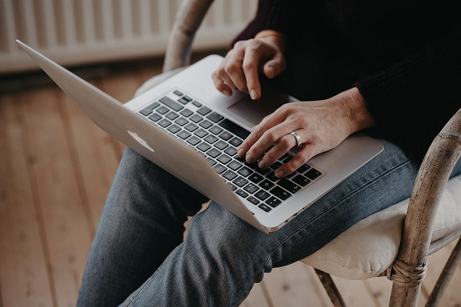 Frihet vs. trygghet. - by Malin Årsbog - Konst Och Frilans.