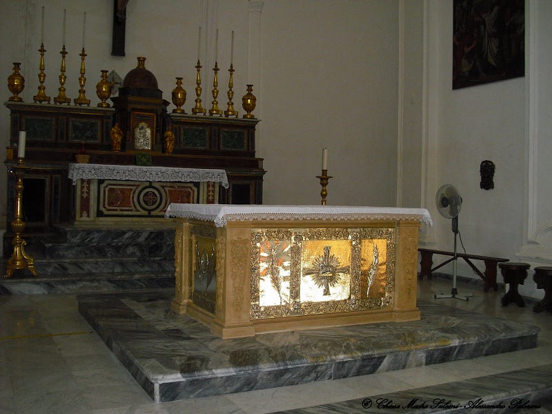 L’altare rivolto verso il popolo - by Aurelio Porfiri