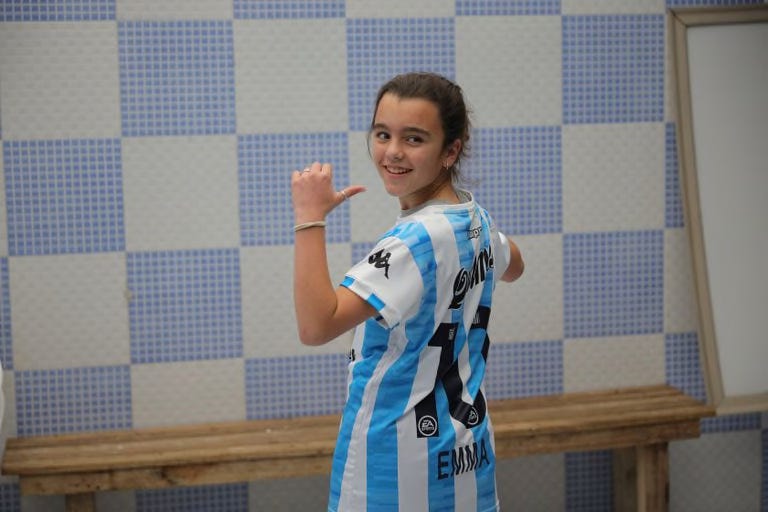 Emma Rodríguez tiene 12 años y no la dejan jugar al fútbol por ser ...