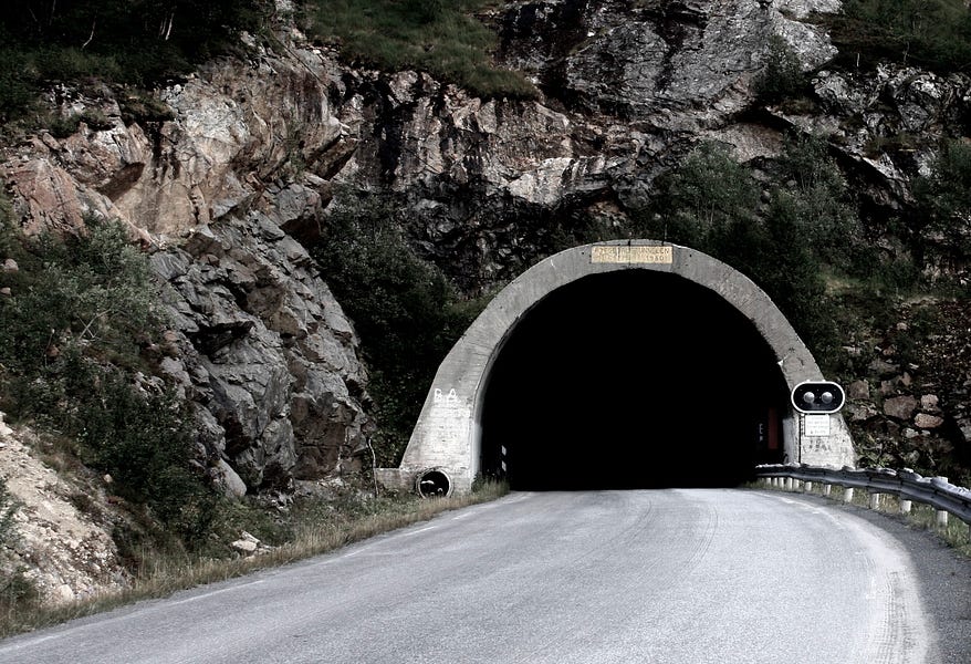 Il tunnel (1) - by Tersite Rossi - Il dispaccio di Tersite