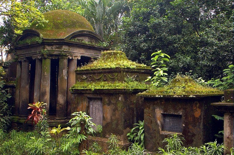 Grave Memory: What Colonial Cemeteries tell us about British India's ...