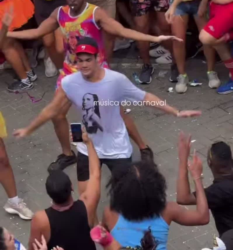 floatvibes | Andre Alves | Substack