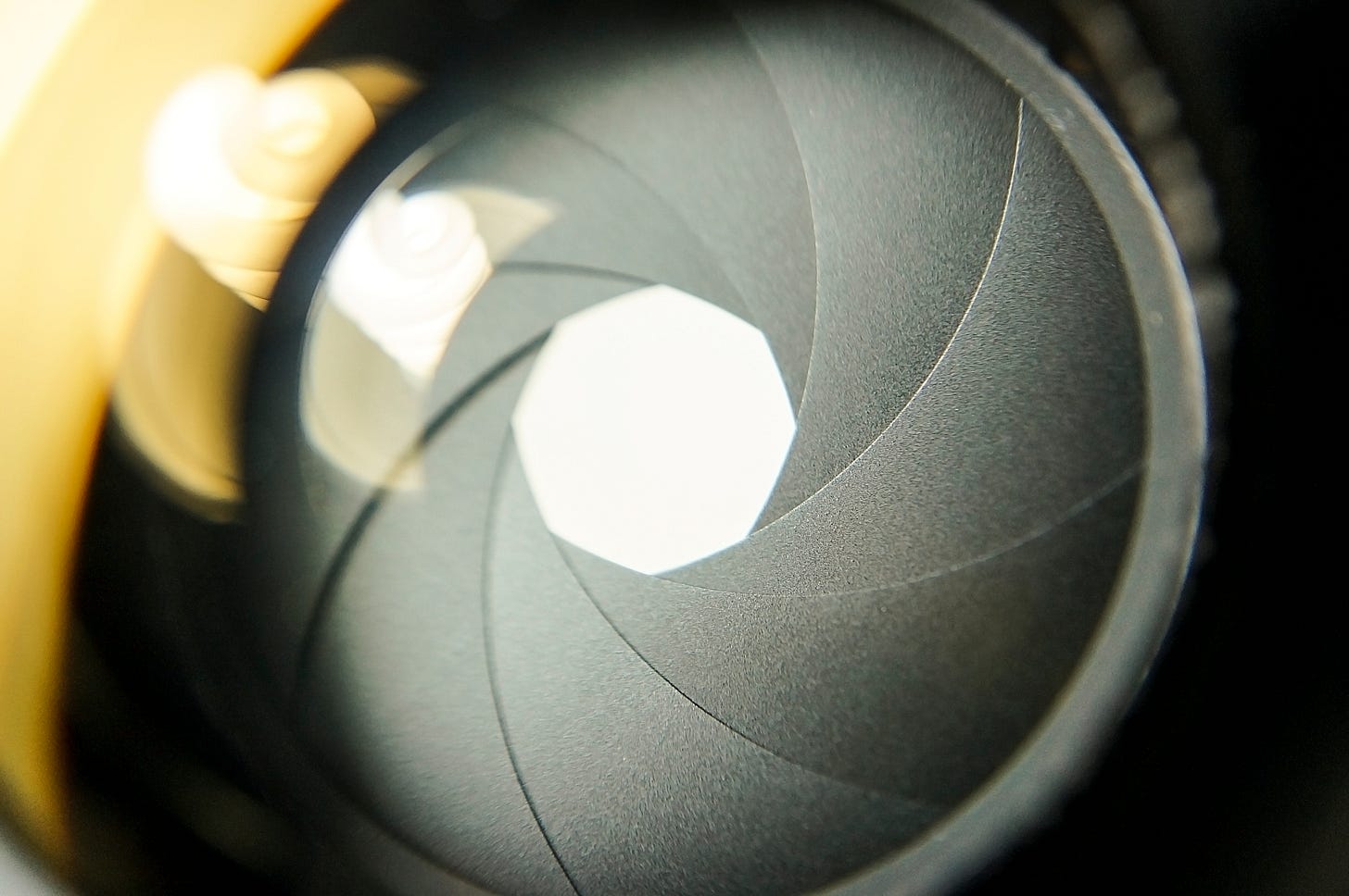 Aperture - how do you control depth of field? - by Dev