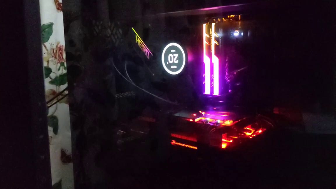 henry cavill builds a PC - by Brian Feldman - BNet