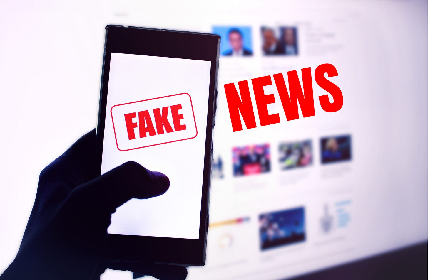 Manipulated Content: Media Discrediting and Distortion of Imagery