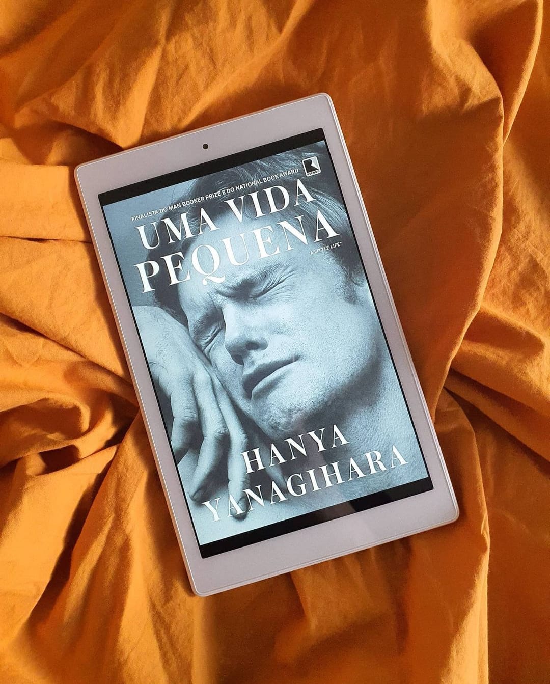 "Uma Vida Pequena", de Hanya Yanagihara - by Sarah Germano