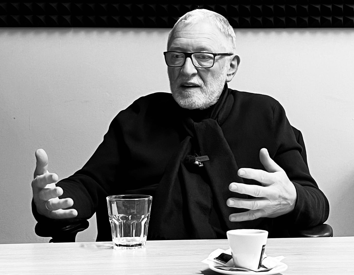 AUDIO: Mám rád černou, protože pak nemusím přemýšlet o tom, co si ...