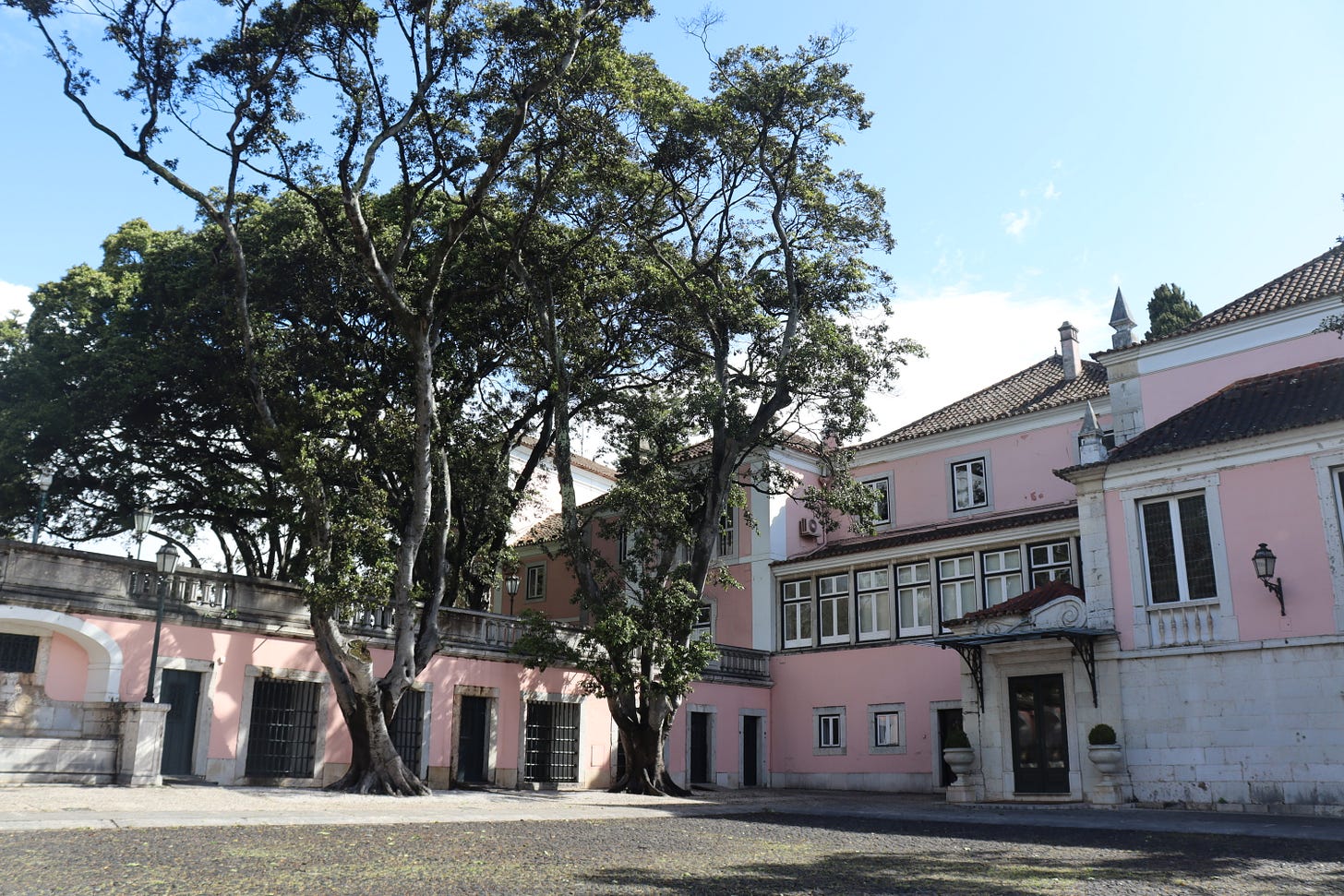 Presidential Palace of Belém [Video] - by Carol A. Wilcox