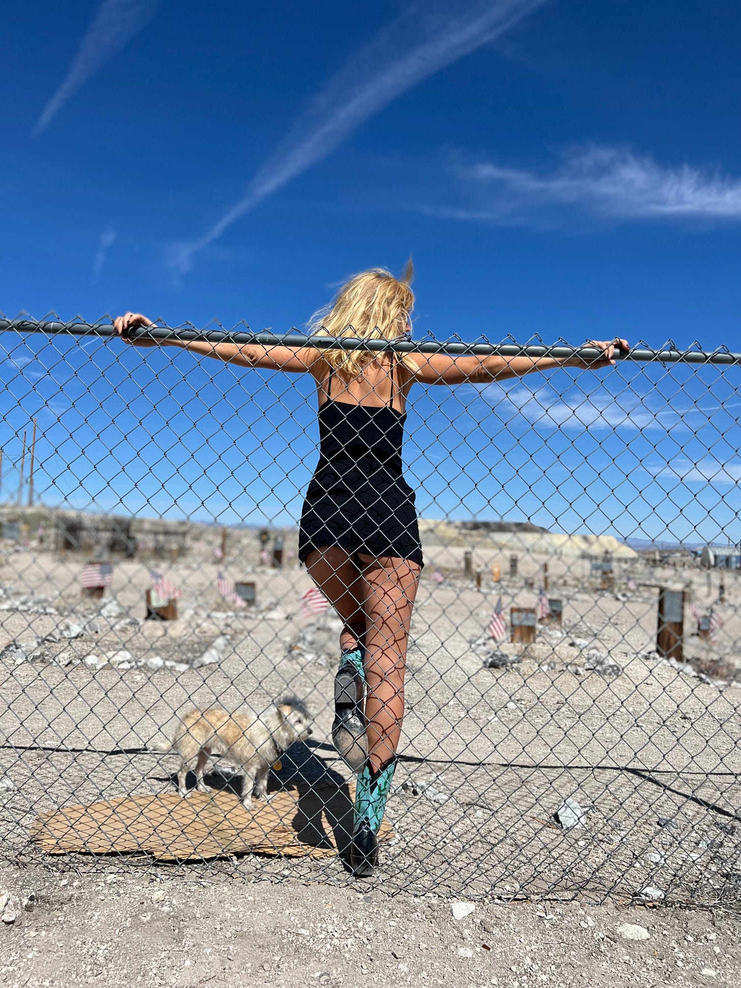 On the road with Mona Wales - Mommy Issues with Mona Wales