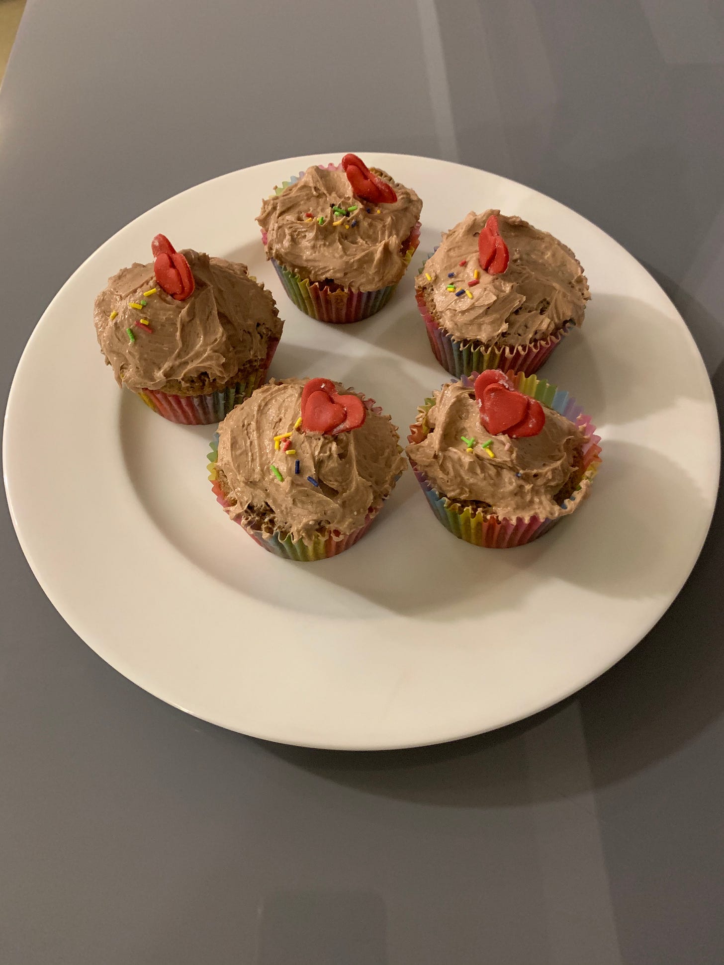 Valentine cupcakes 🧁 - Baking the world with Dolly