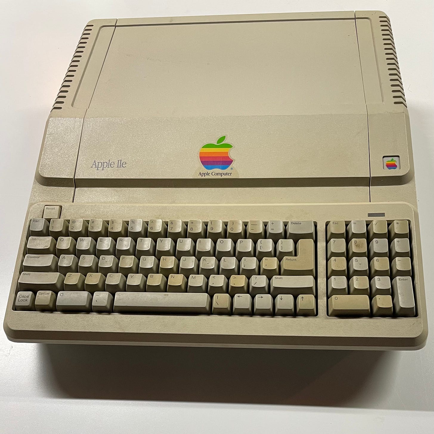 Reviving an Apple IIe with a new power supply