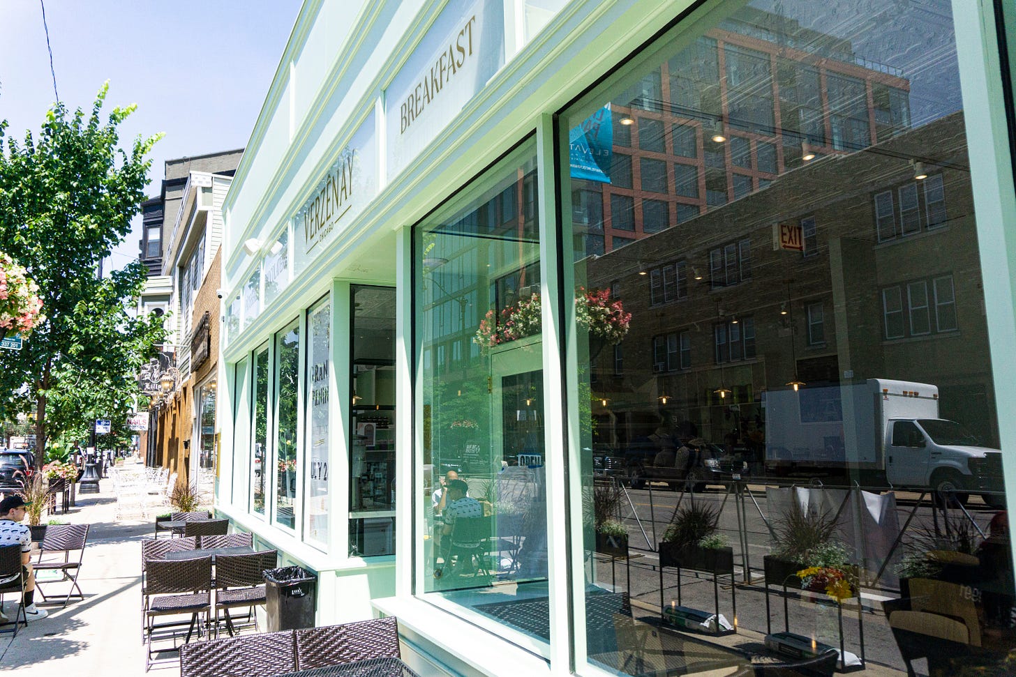 Verzênay Bakery Café: Icing on the Cake - by Bob Benenson