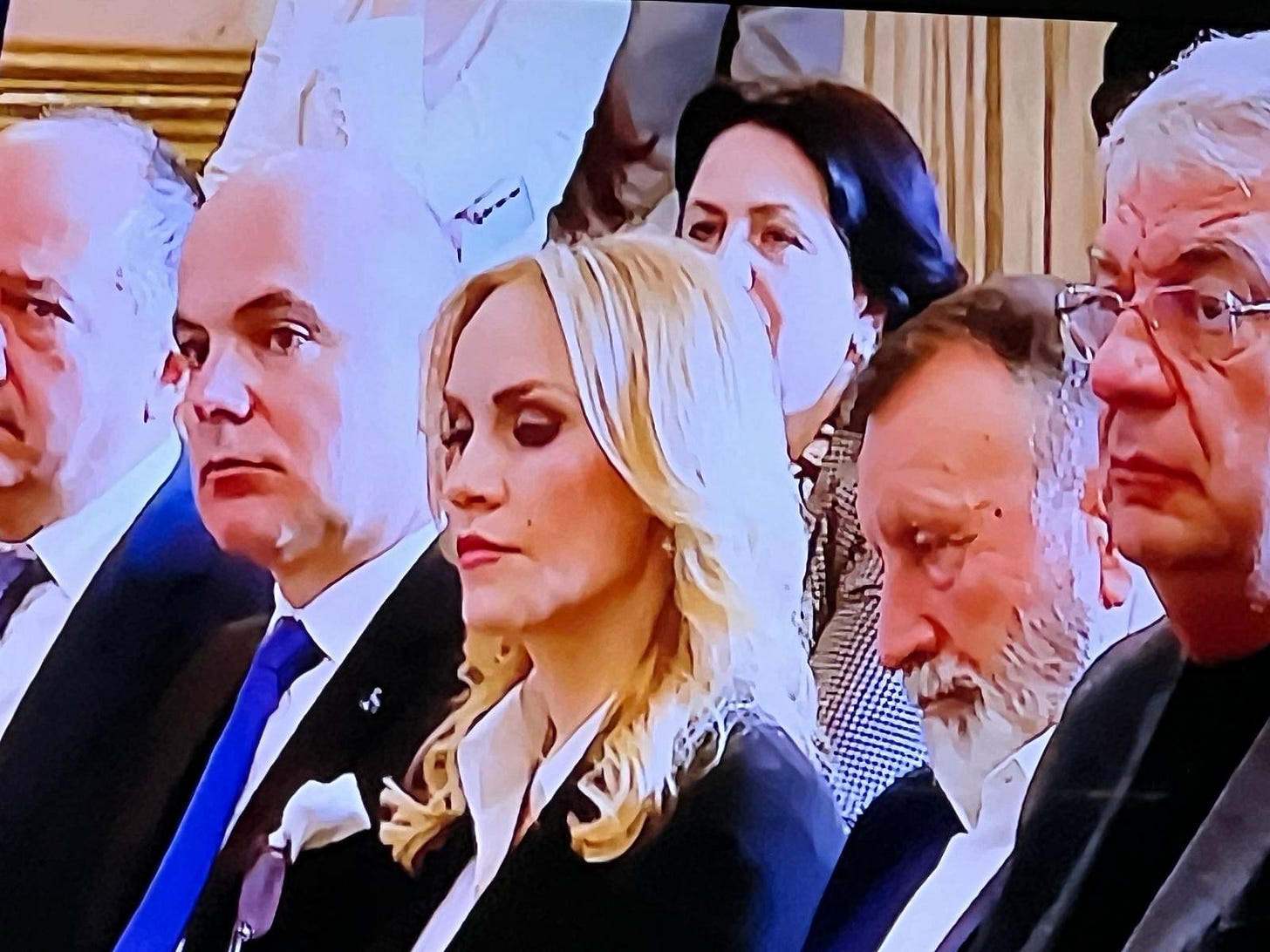 Alexa face mare mișto de liderii PSD și PNL, pe care Iohannis i-a ...