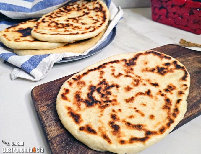 Cómo hacer pan naan en casa, receta básica de un pan plano para repetir