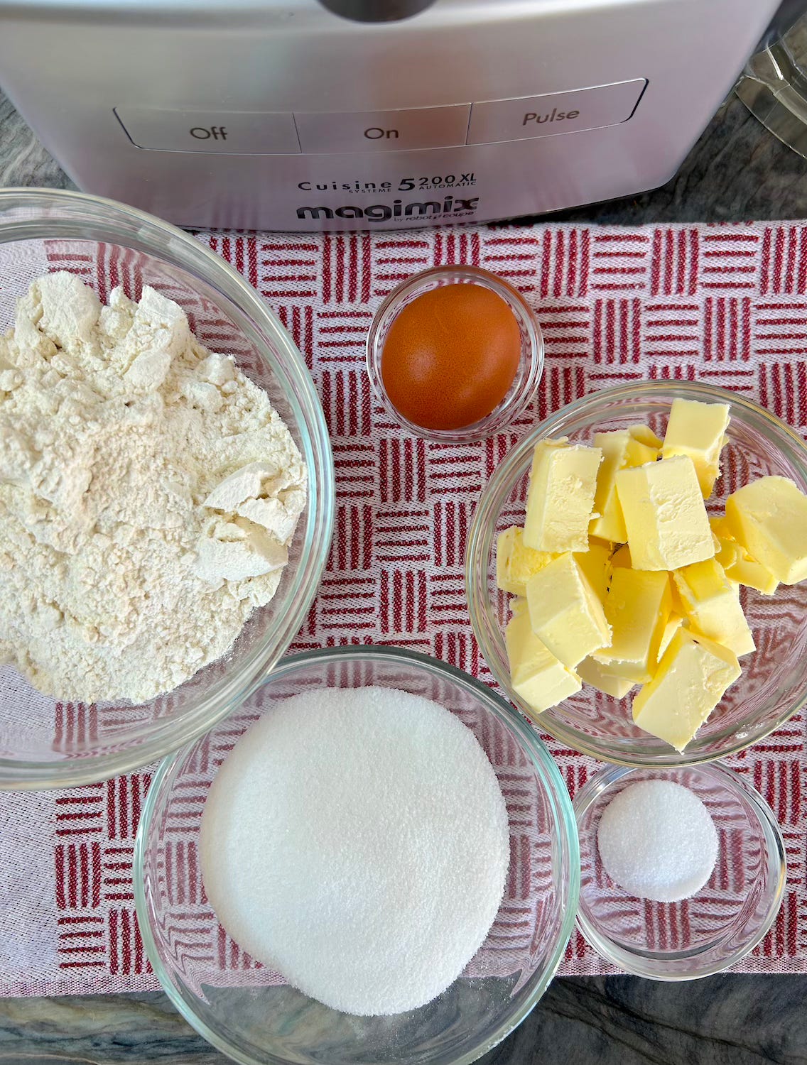 Broyé: the cookie-cake you're meant to break