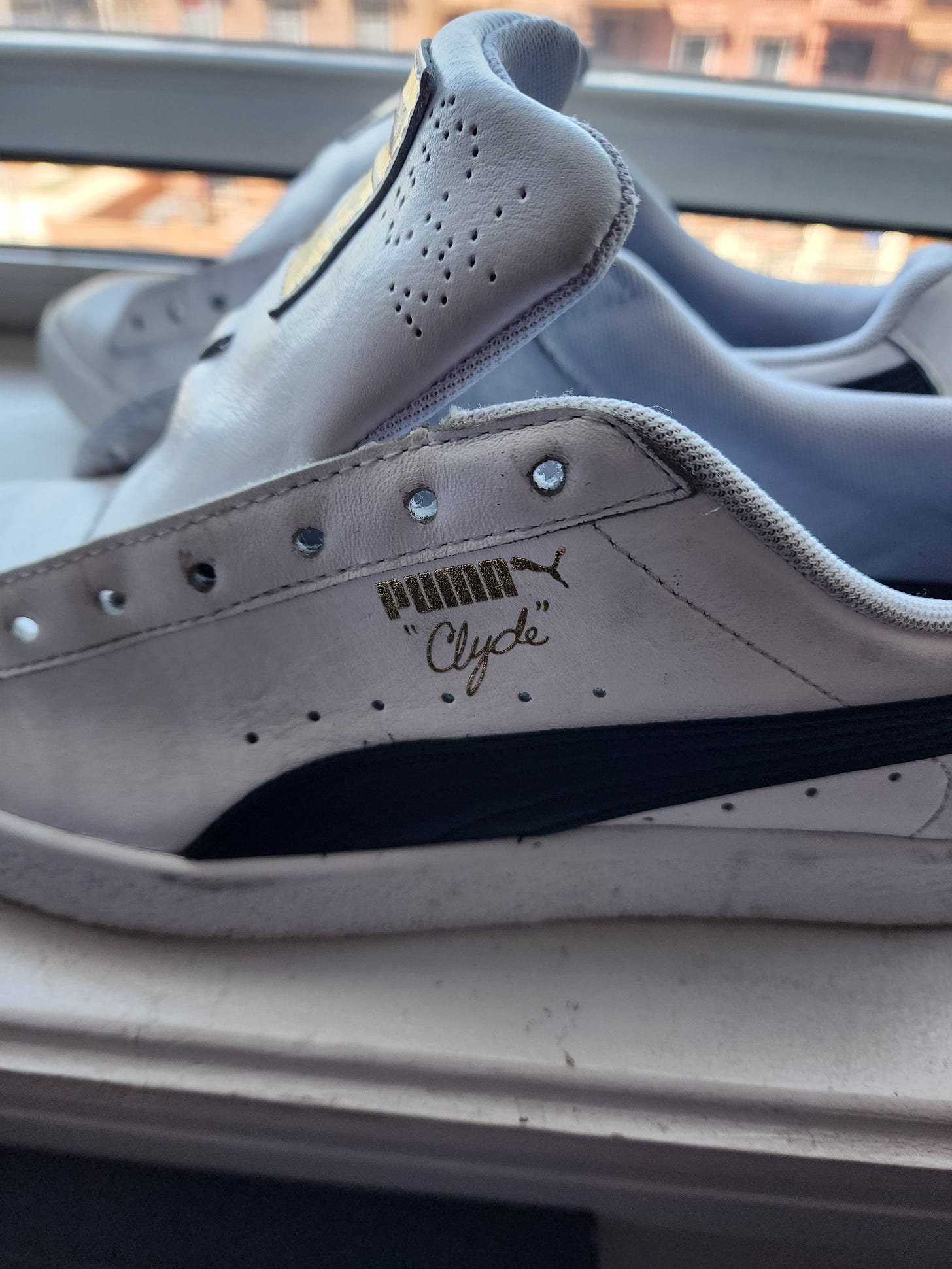 MALE VALUES, AVATARS AND CLASSIC MATERIAL