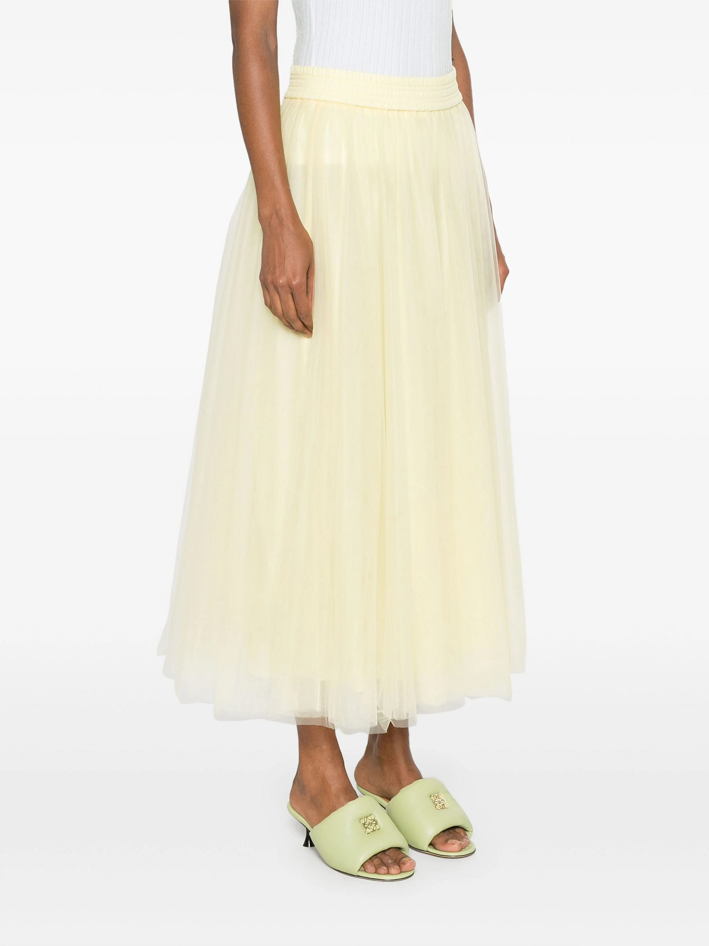 SS24 SKIRT TRENDS - Brunette from Wall Street