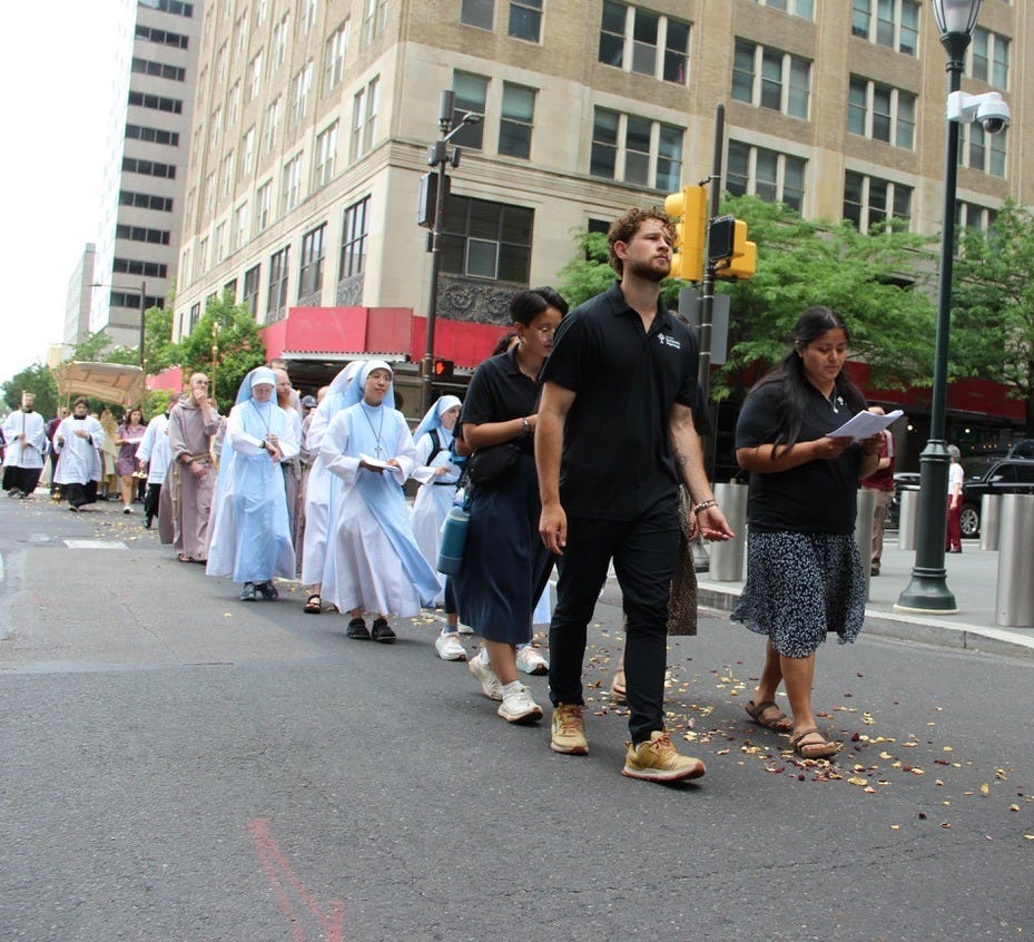 ‘Getting to know Jesus’: Eucharistic pilgrims share life on the road