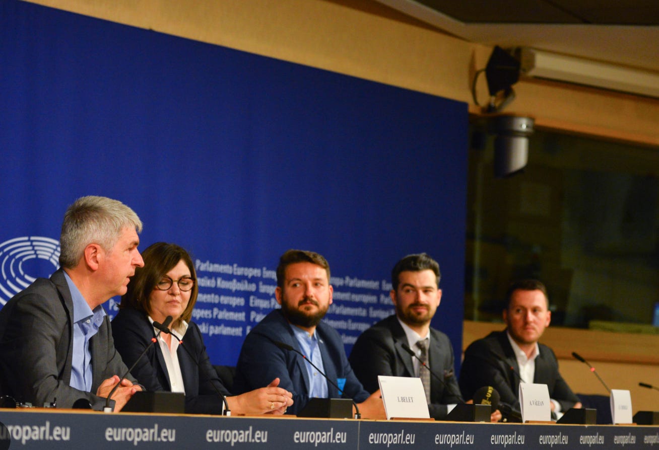 Rezultatul testului poligraf al băieților care au făcut sex cu patronul ...