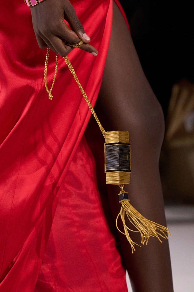 SS25 BAG TRENDS - Brunette from Wall Street