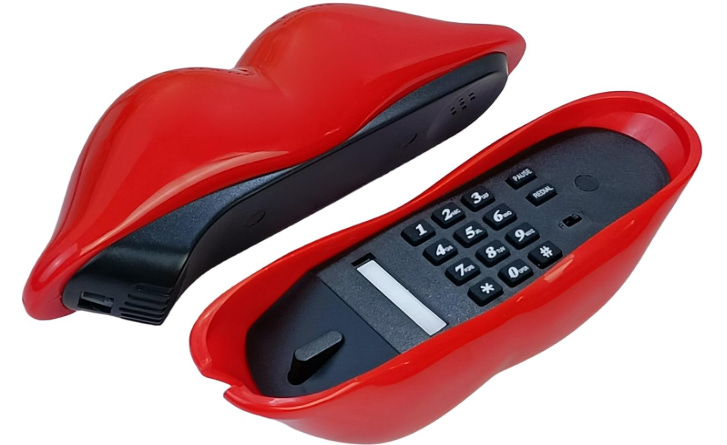 Does 'Unexpected Red Theory' make your home look like Xmas?