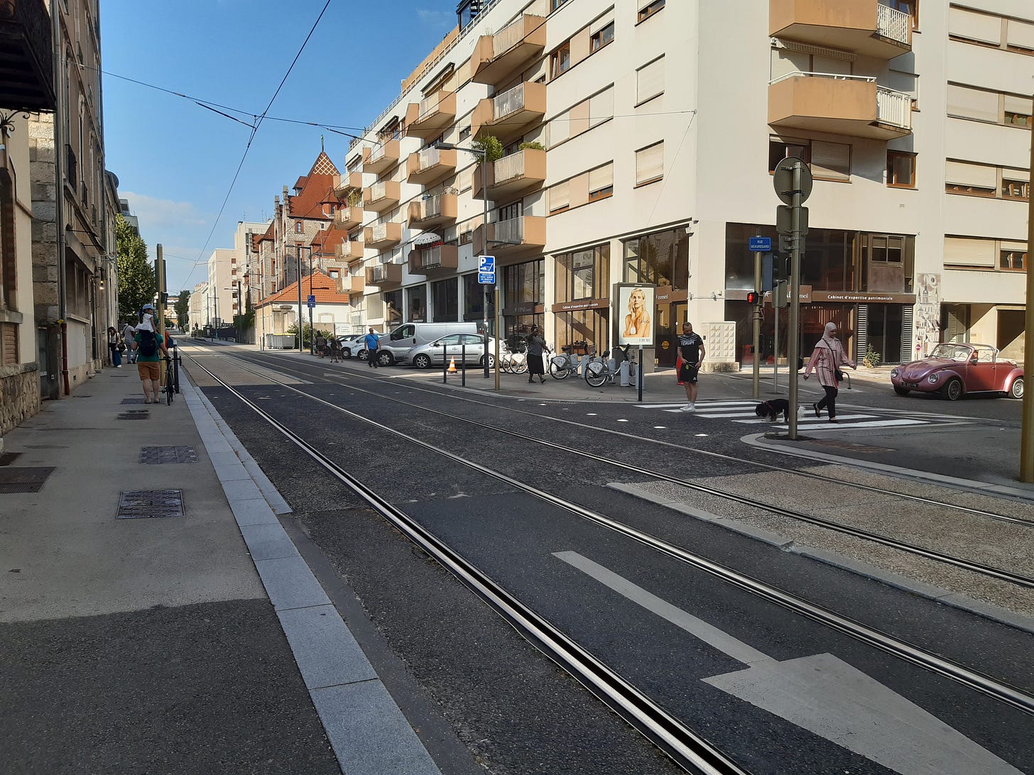 Demystifying the Contraflow Transit Lanes - by Marco Chitti