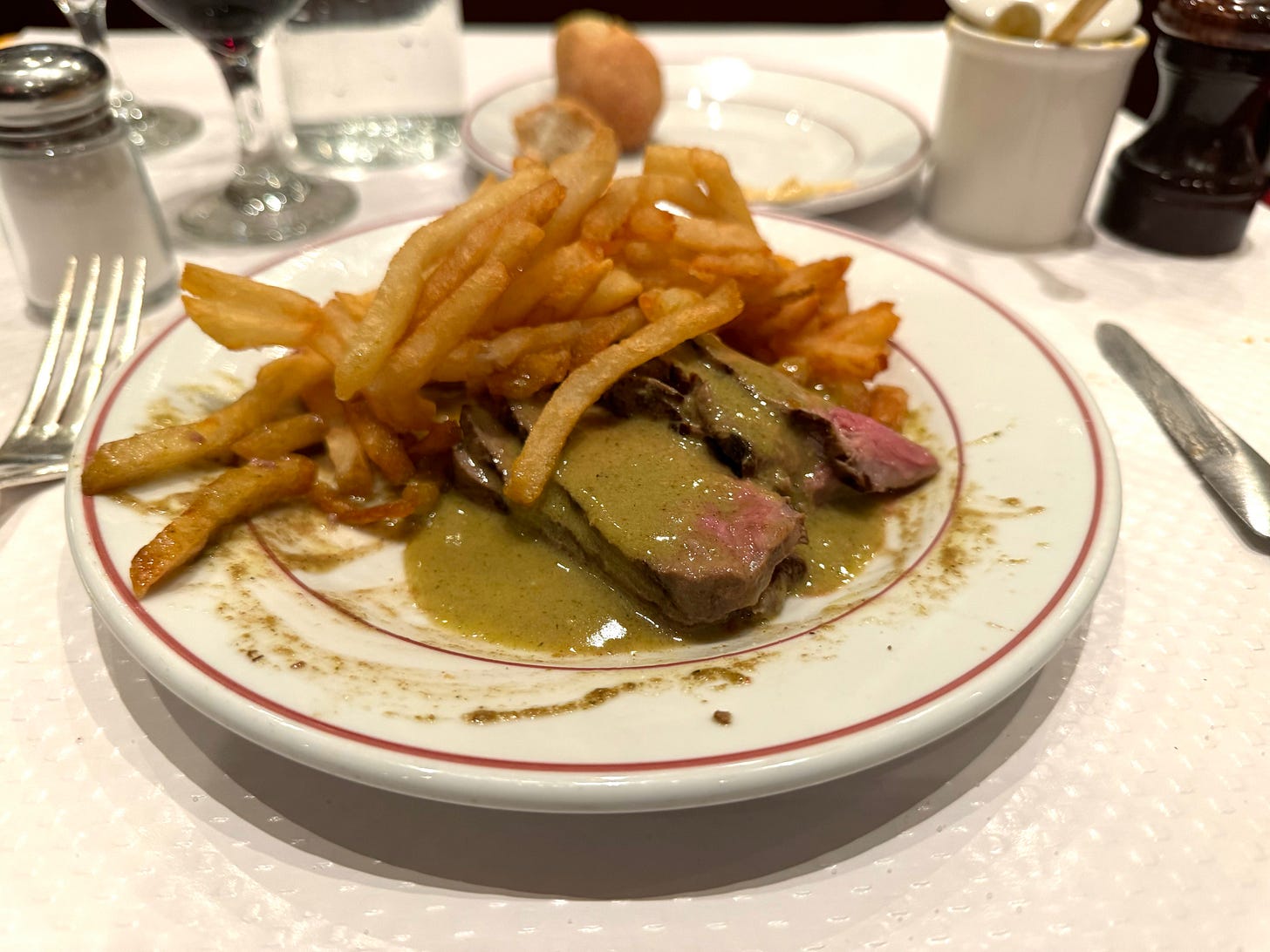 Review: Le Relais de Venise L'Entrecote in NYC Is a Skip
