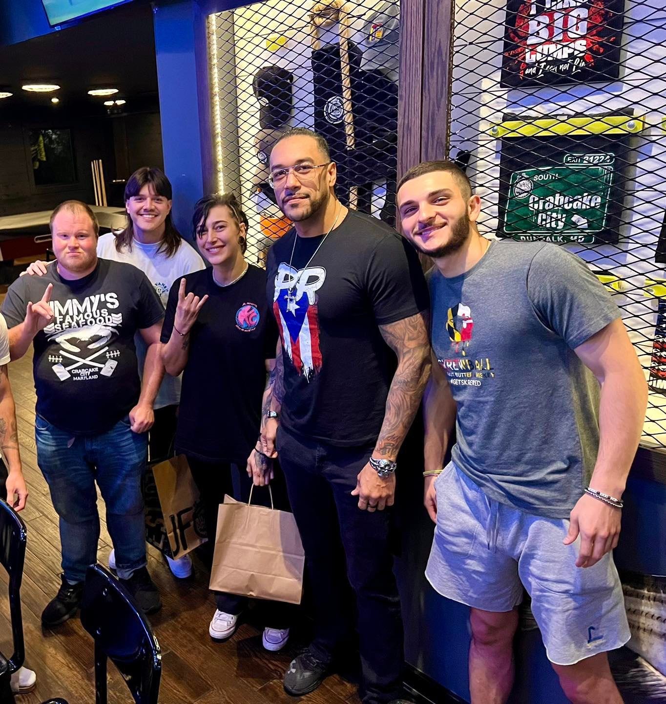 Dominik Mysterio booed at dinner at Jimmy's Seafood?