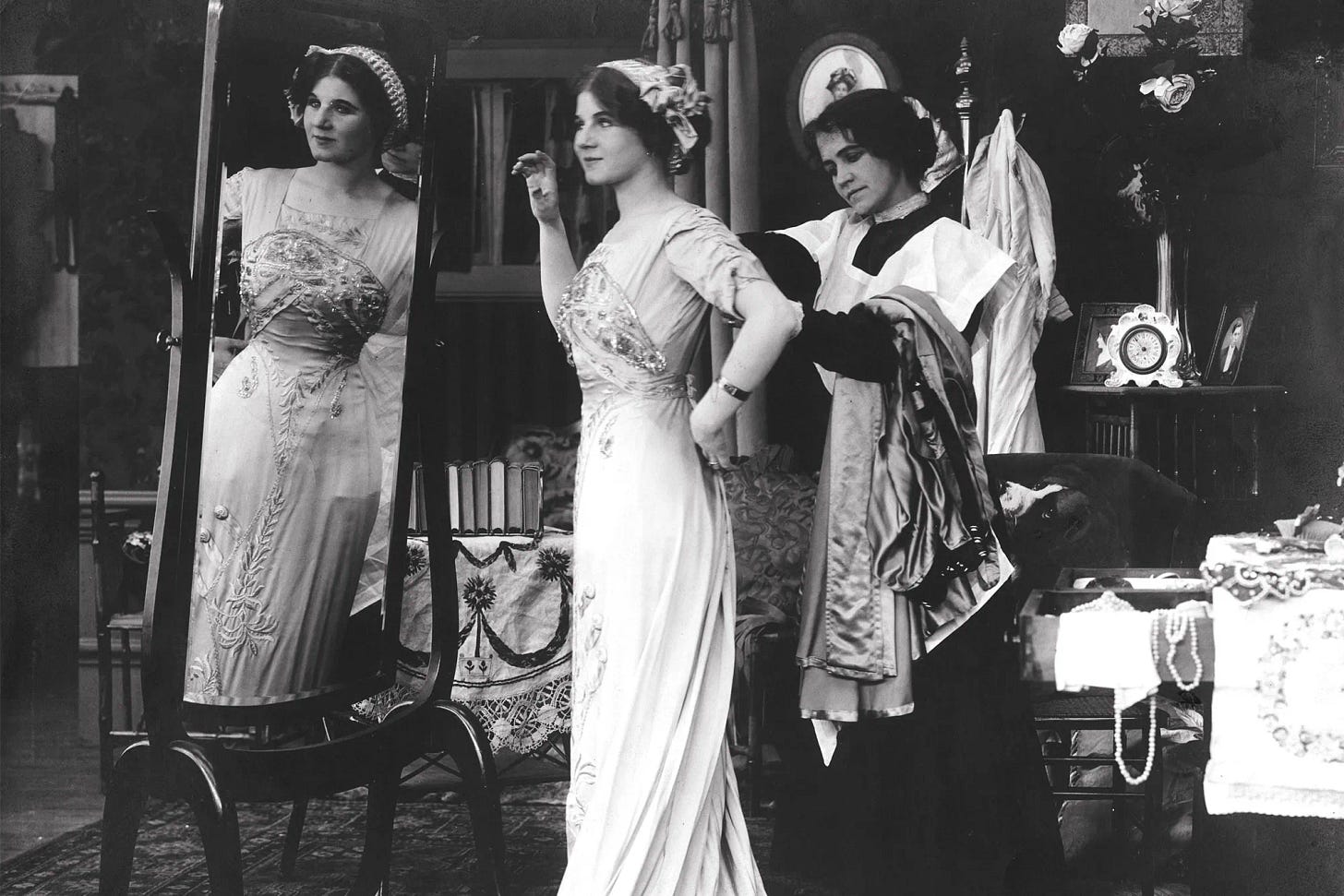 The Rise and Fall of the Biograph Girl — the First Movie Star