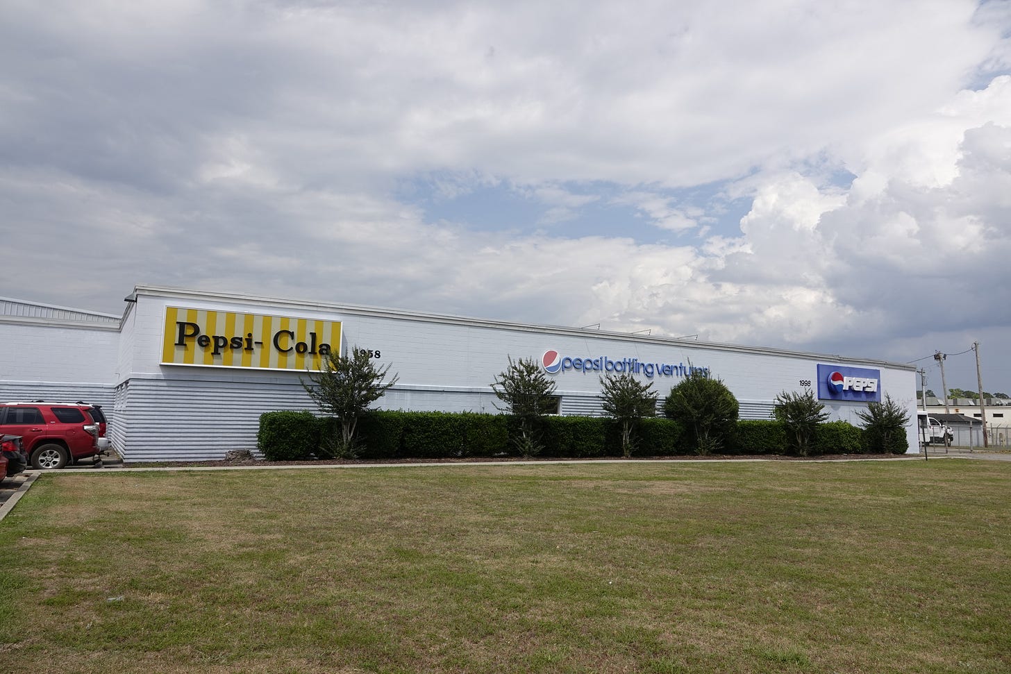 Pepsi's new retro logo and the evolution of an icon as seen on the ...