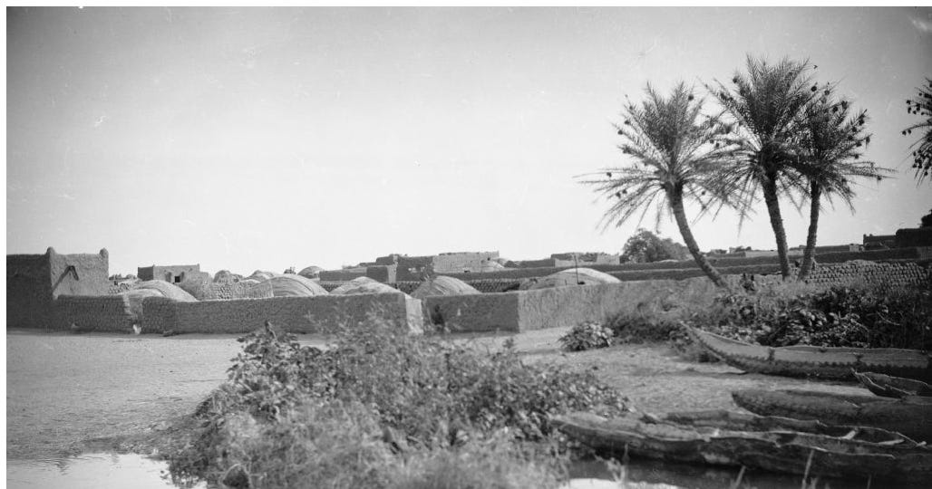 A complete history of the old city of Gao ca. 700-1898.
