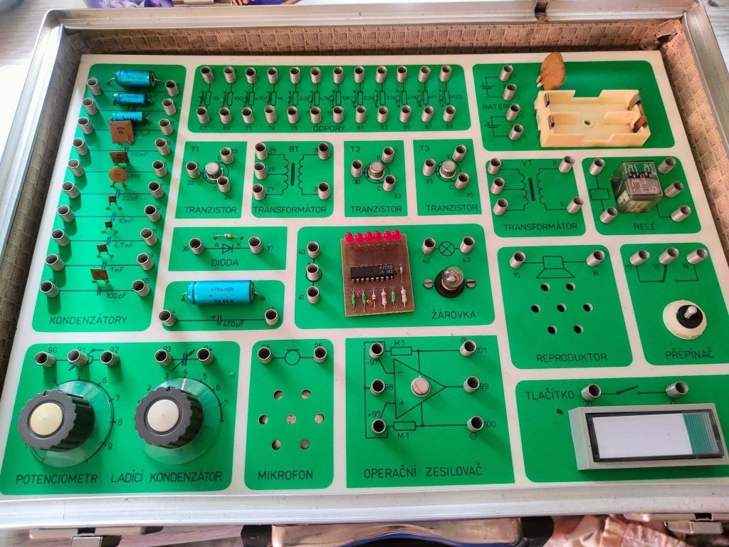 Goodbye, real electronic lab kits? - lcamtuf’s thing