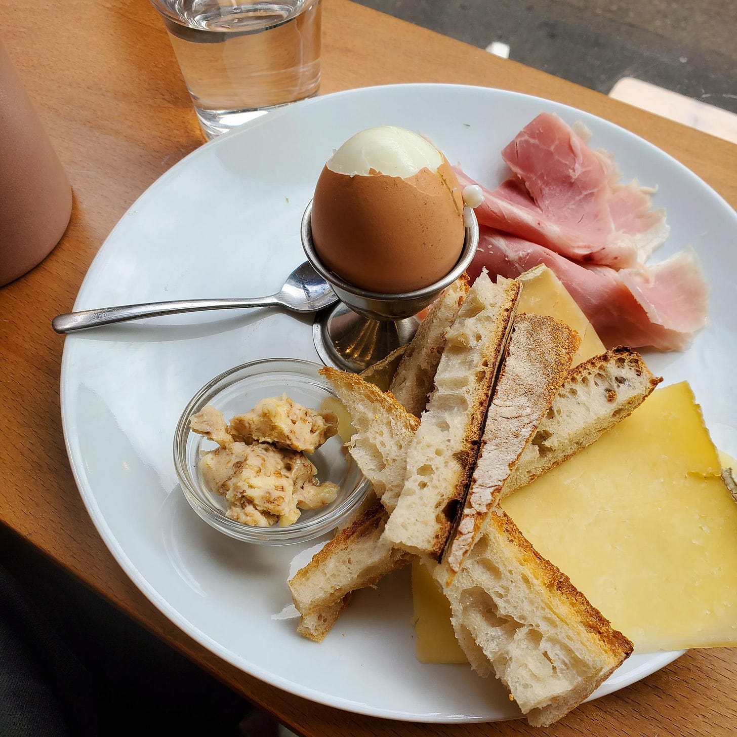 Where to eat on Sunday in Paris - by Meg Zimbeck