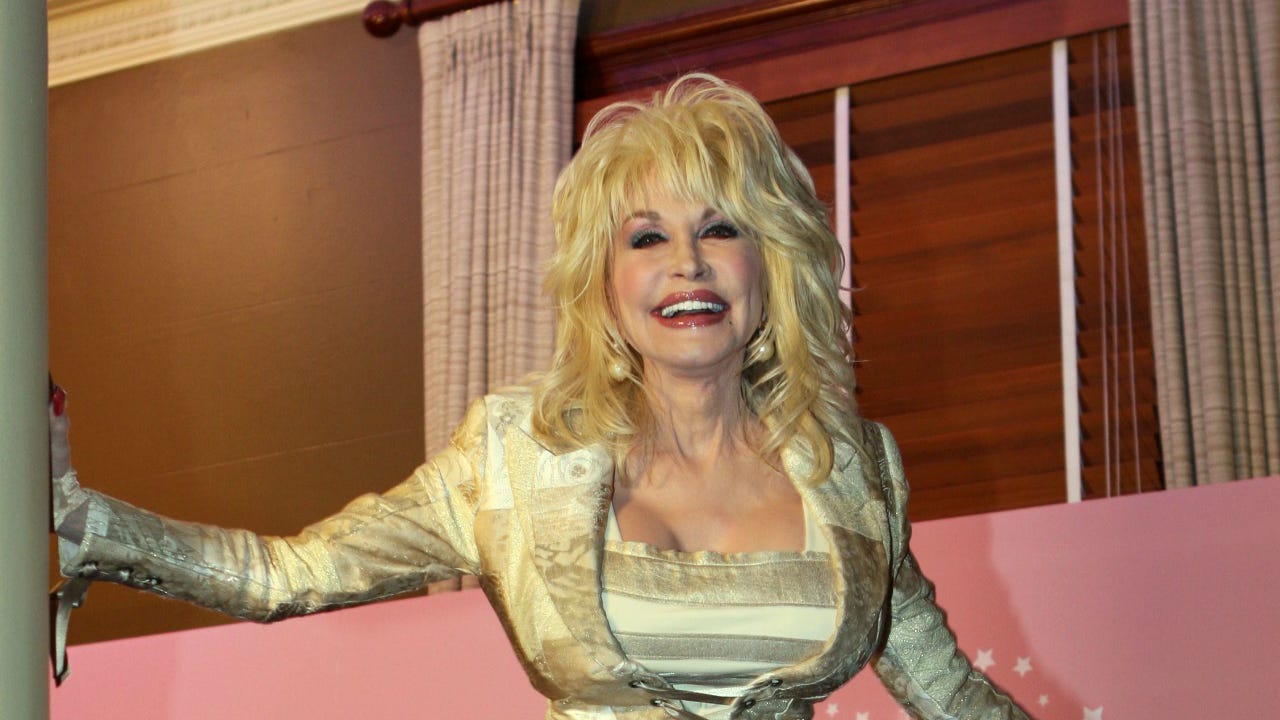 Dolly Parton Fan Army Declares ‘Operation Rhinestone Shield,’ Seizes ...