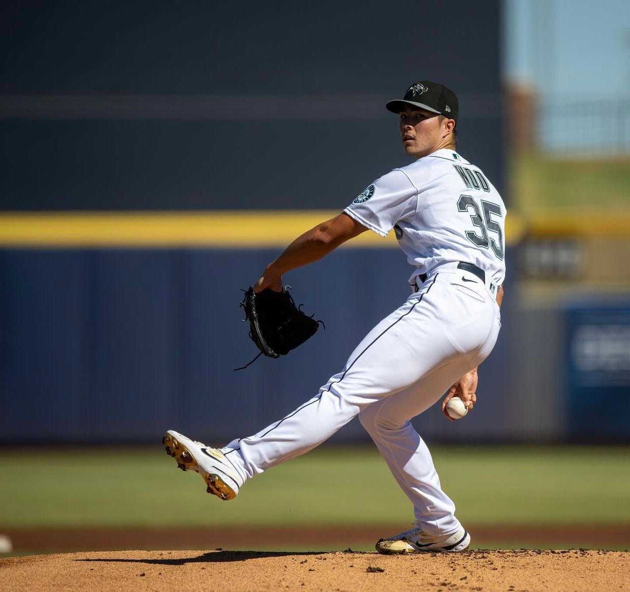 Travelers open the season 4-0 behind Bryan Woo