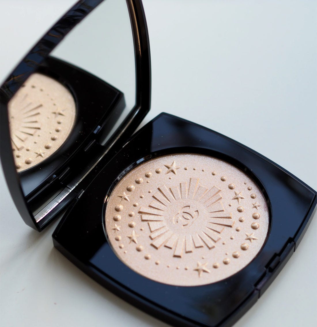 CHANEL Oversize Illuminating Powder Review