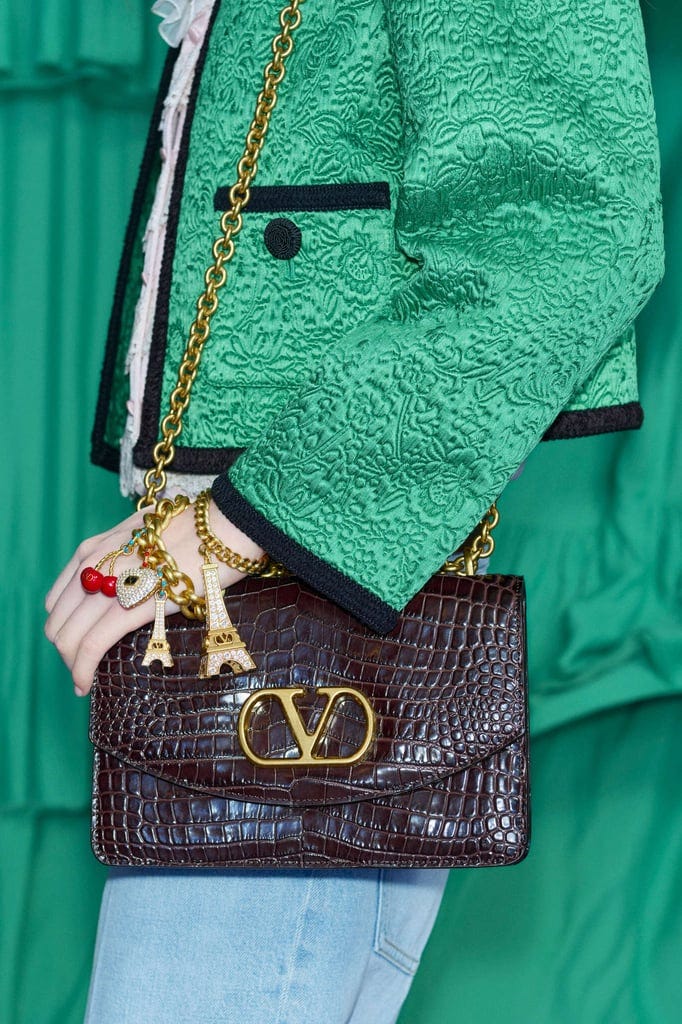 SS25 BAG TRENDS - Brunette from Wall Street