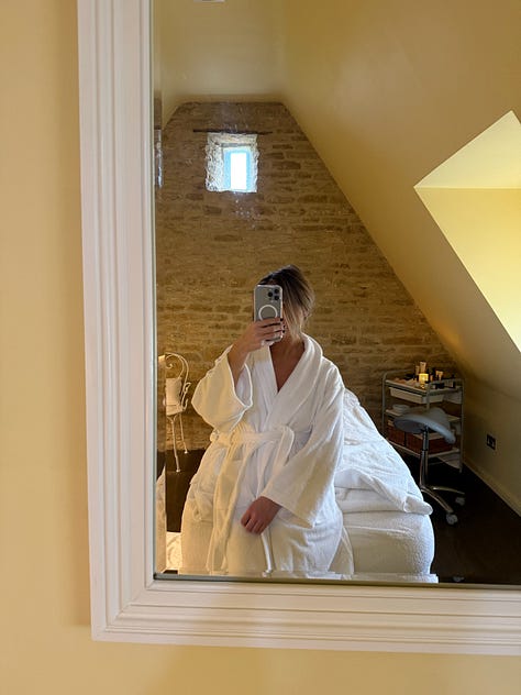 LONDON TRAVEL GUIDE - by Molly Kidd - Kiddred Spirits